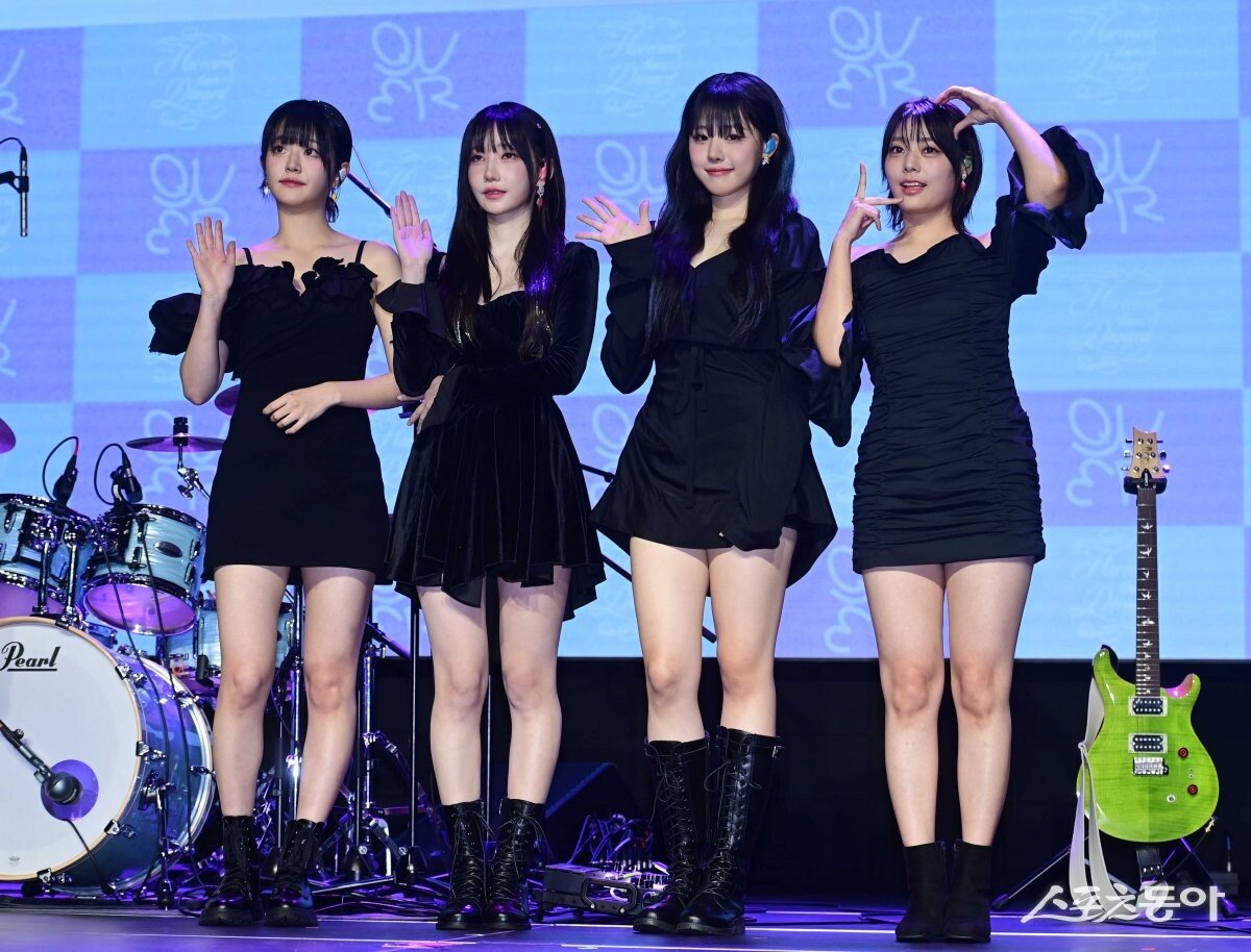 QWER, 비주얼 밴드로 데뷔 쇼케이스 [포토]｜스포츠동아