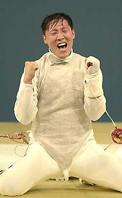 Kim Young-Ho wins Korea`s first gold in Olympic fencing | The DONG-A ILBO