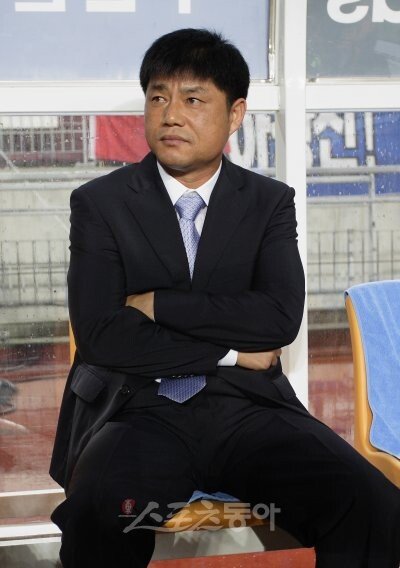 윤성효 감독 “수원, 젊은피로 바꿔!” : 스포츠동아