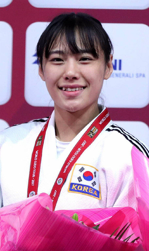 Kwon You-jeong wins gold medal in Paris Grand Slam 2017 | The DONG-A ILBO