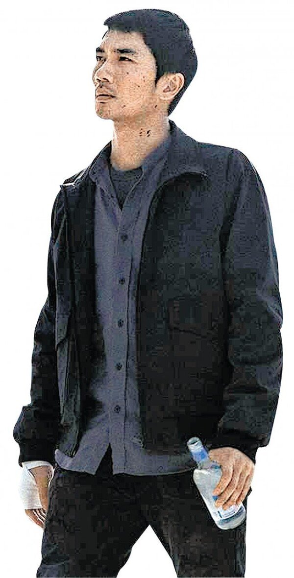 Eom Tae-goo, the star of ‘Night in Paradise’ : The DONG-A ILBO