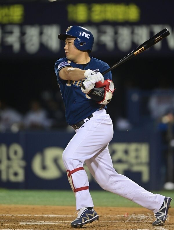 친정 두산에 강한 양의지 2안타 2타점 활약…NC, 5위 KIA 0.5경기차 추격 : 스포츠동아