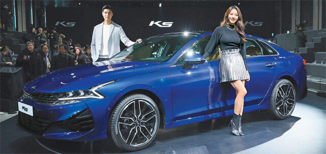 Kia Motors launches its 3rd Gen all new K5 | The DONG-A ILBO
