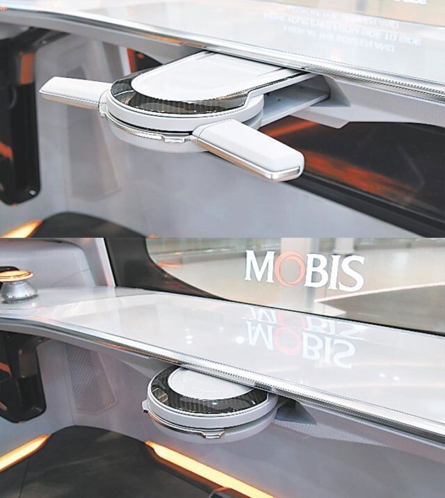 Hyundai Mobis introduces foldable steering wheel | The DONG-A ILBO