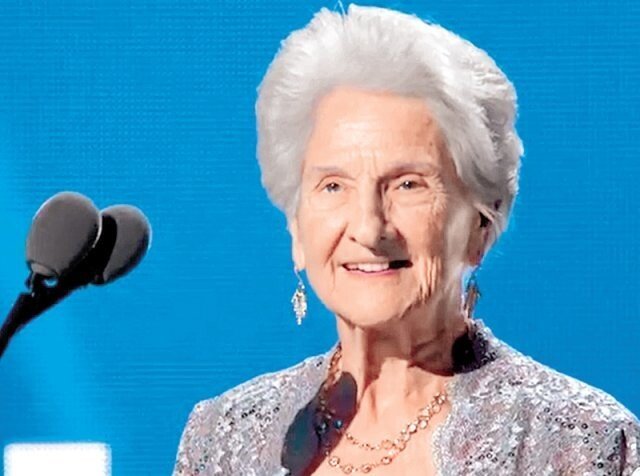 Angela Álvarez wins Latin Grammy’s new artist award | The DONG-A ILBO