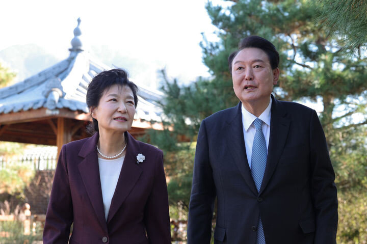 President Yoon Seok-yeol and Former President Park Geun-hye Hold ...