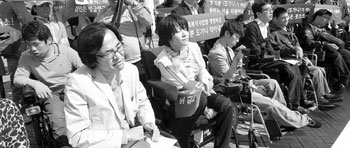 `No more sexual abuse` | The DONG-A ILBO