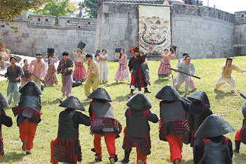 `The Lone Fortress` | The DONG-A ILBO