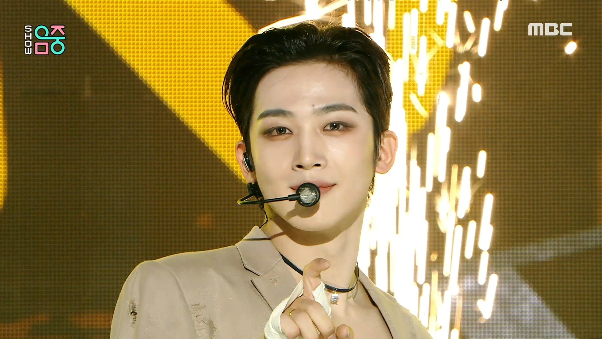 위아이 - 스프레이 (WEi - Spray), MBC 221029 방송 : VODA
