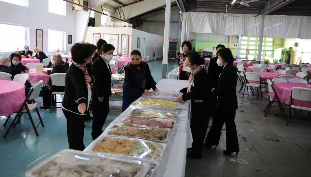 Lunch at Korean church is more than just a meal | The DONG-A ILBO