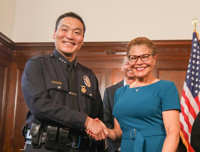 A Korean-American is appointed as interim chief of LAPD | The DONG-A ILBO