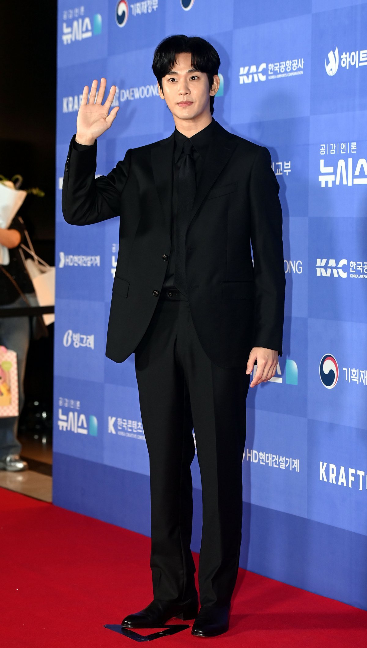 Kim Soo-hyun‘s side requests meeting with the late Kim Sae-ron’s ...