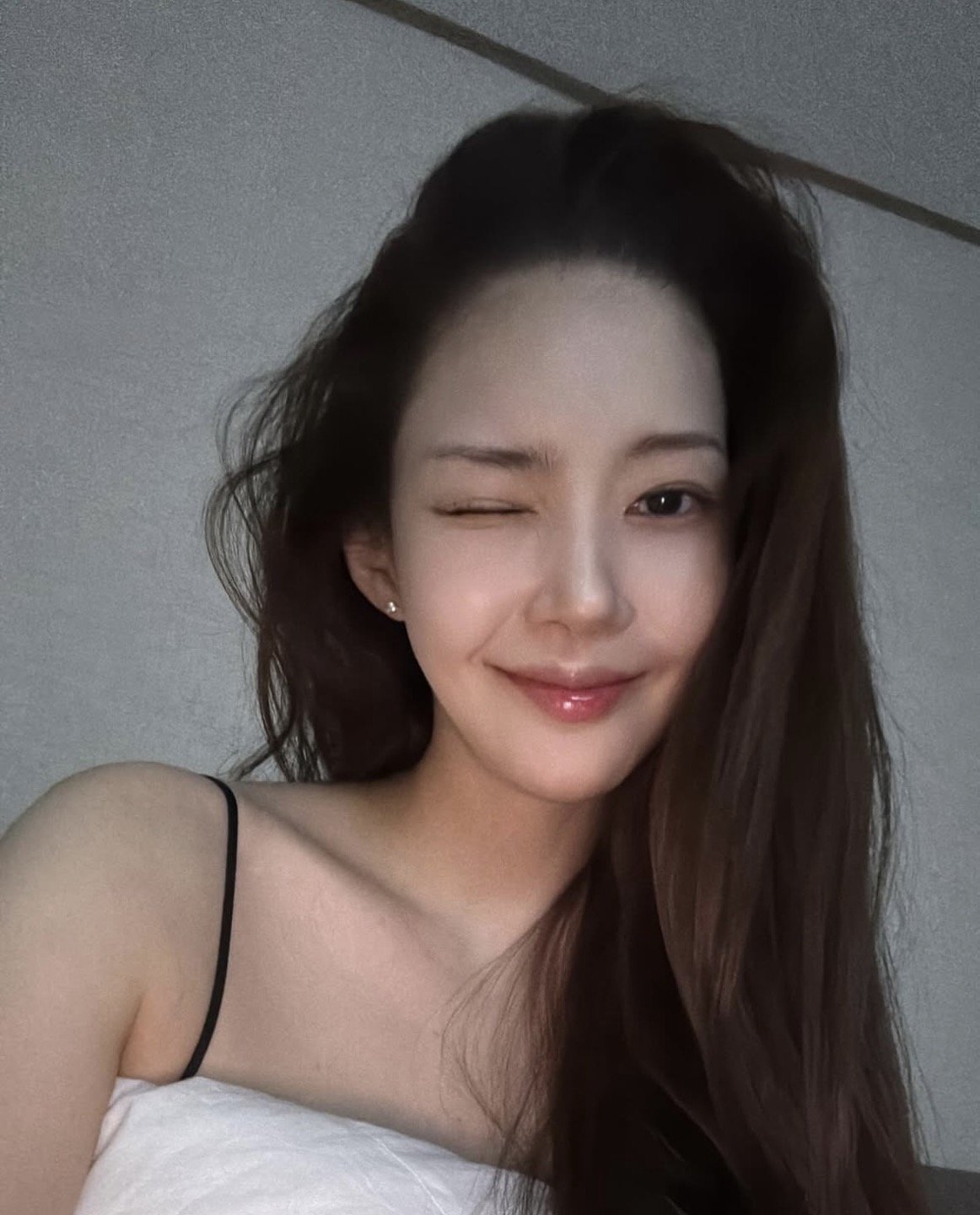 ‘Dream’ Park Min-young, ‘This is how to do a cute wink’ [in ★]｜All kstar