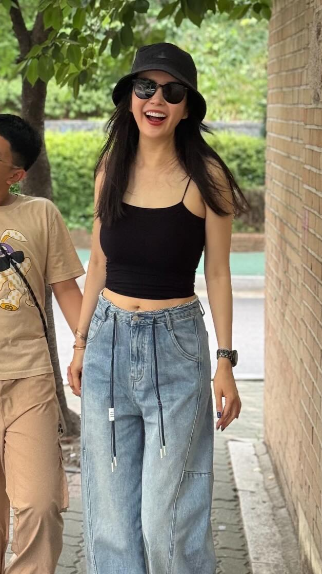 “Are you really a mother of two?” Jang Young-ran, hip walking look that ...