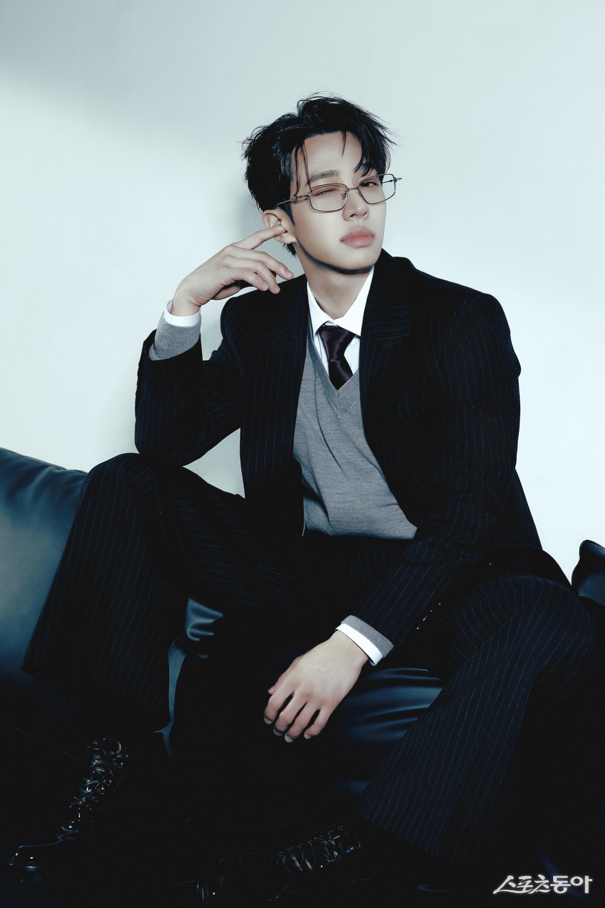 Lee Ki-kwang, in his screen debut, presents a character with an ...