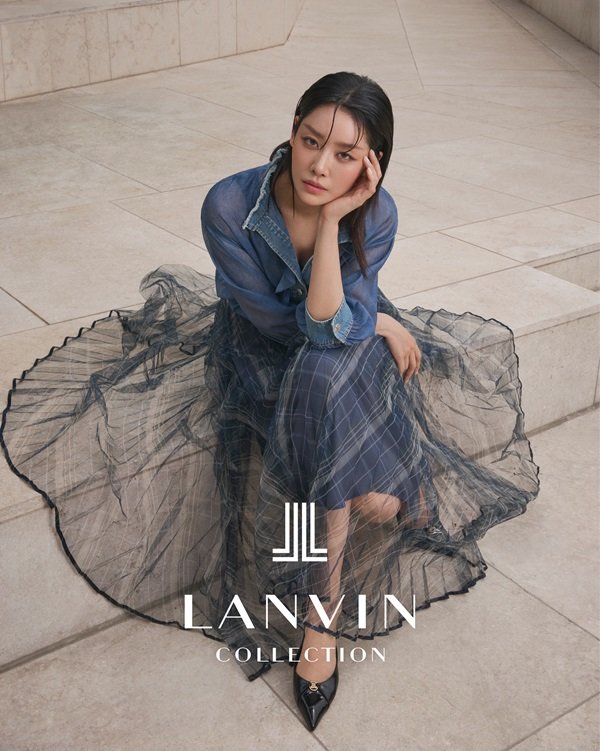 Lanvin Collection presents a mid-season pictorial with Cha Joo-young ...
