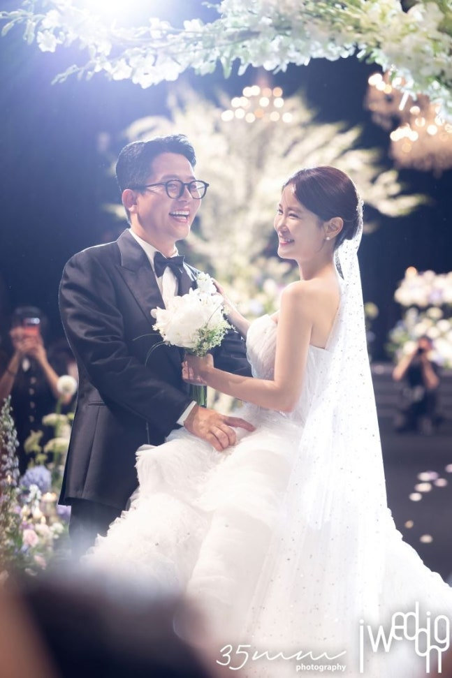 Kim Jun-ho and Kim Ji-min reveal happy formal photos, “I will live well ...