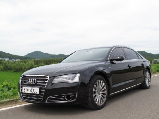 [시승기]숫자의 위압, 아우디 A8L W12 : 비즈N