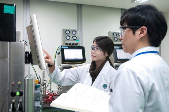 [Bio 제약]오픈이노베이션 성과… ‘3세대 폐암 표적치료제’ 개발 코 앞에 : 비즈N