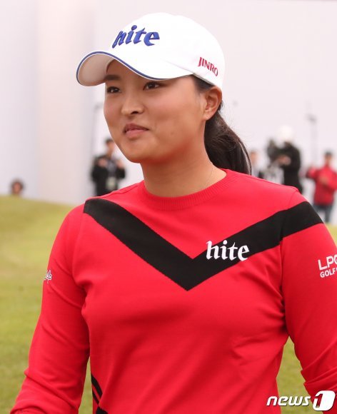고진영, 2019 LPGA투어 리더스 톱10 수상 확정…보너스 10만달러 : 비즈N
