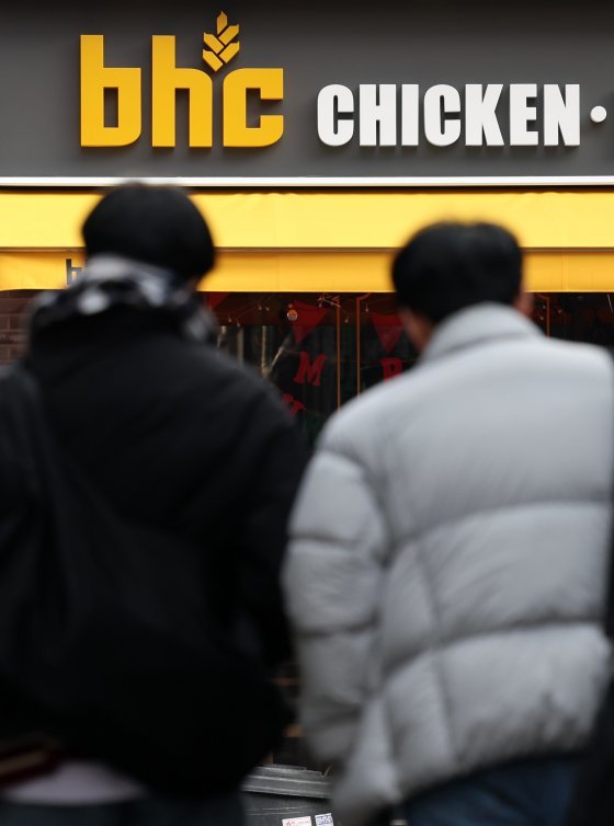 점점 비싸지는 치킨값…bhc, BBQ-교촌 이어 평균 12.4% 인상 : 비즈N