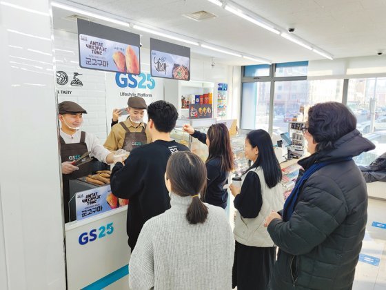 K편의점 글로벌 확산… GS25-CU 해외점포 나란히 500개 돌파 : 비즈N