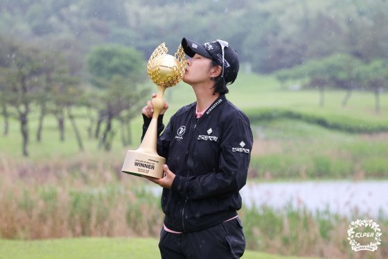 ‘KLPGA 2승’ 박지영, 세계 랭킹 8계단 상승…39위 : 비즈N