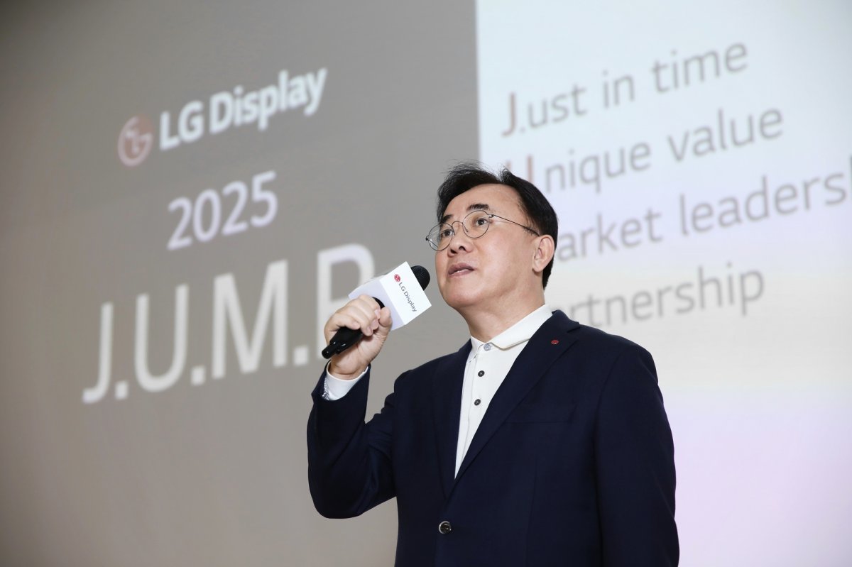 LGD, 1Q 335억 흑자 ‘3년만’…OLED 체질 개선 성과 : 비즈N