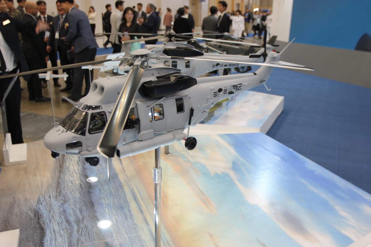 KAI, 2025 MADEX서 상륙공격헬기·소해헬기 선보여…해군 미래전투체계 청사진 제시 : 비즈N