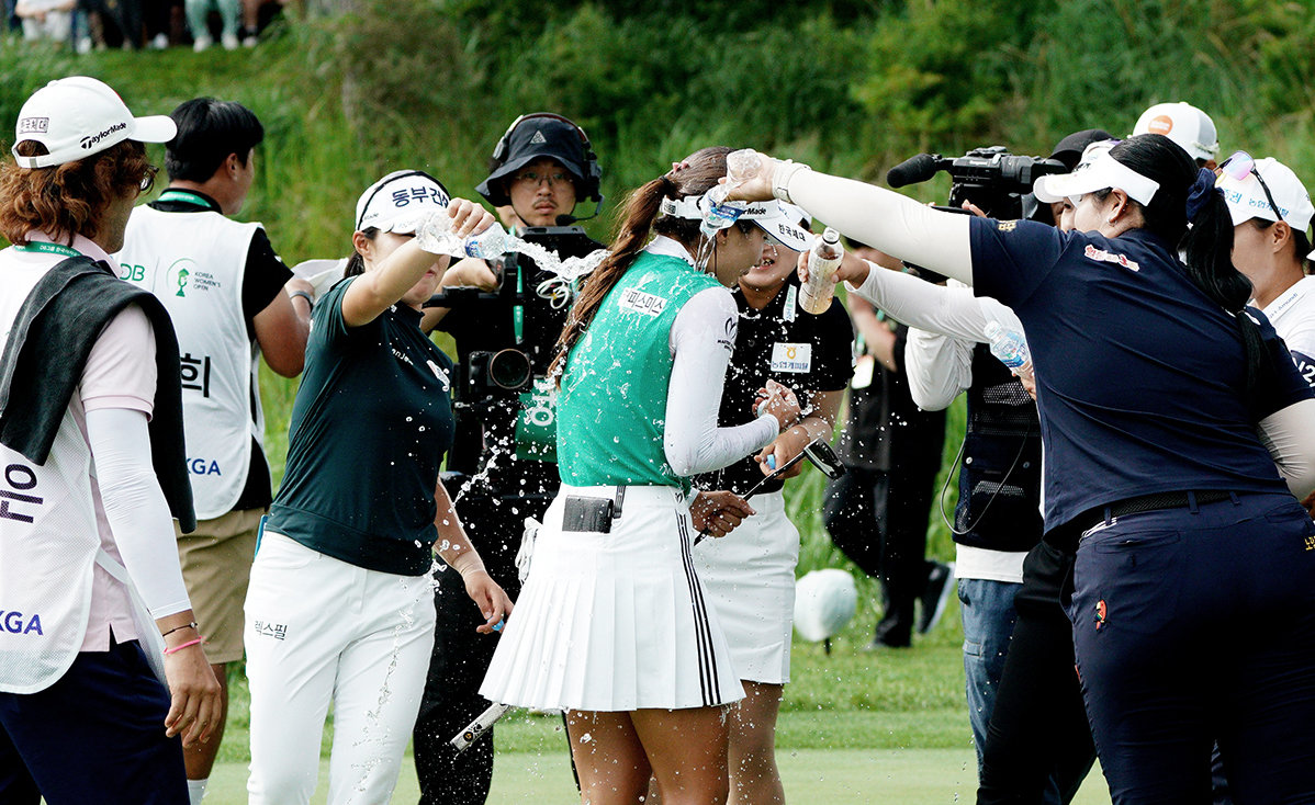 ‘장타 퀸’ 이동은, KLPGA ‘메이저 퀸’ 됐다 : 비즈N