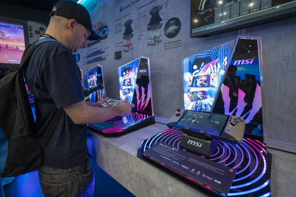 [컴퓨텍스 2025] MSI 클로 만져보니··· ‘게이밍 UMPC 시대 도래’｜동아일보