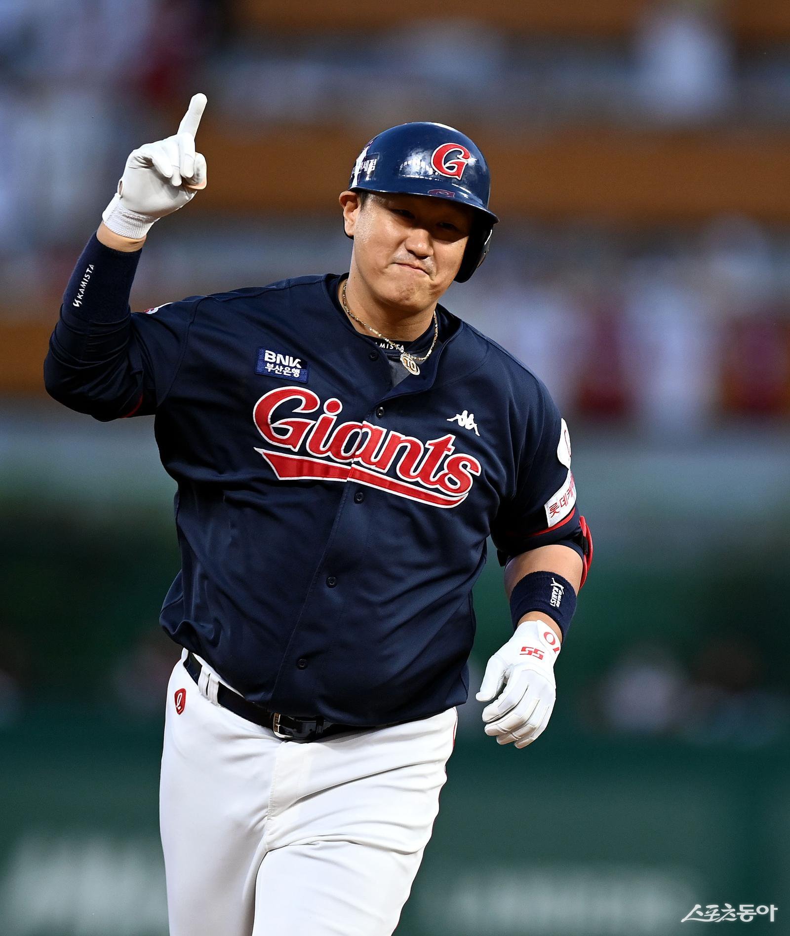 'Joseon's No. 4 hitter' Lee Dae-ho appointed as visiting batting coach ...