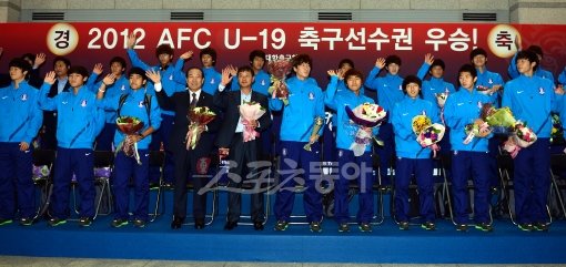 U-19 MVP 키운 문창진 부친 문병수 “10년만에 얻은 아들…어릴때부터 악바리 축구신동”｜스포츠동아