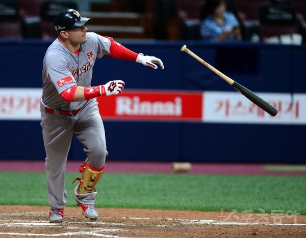 SK와이번스 로맥, KBO리그 7월 MVP 선정 ‘팬 투표 압도적 1위’｜스포츠동아