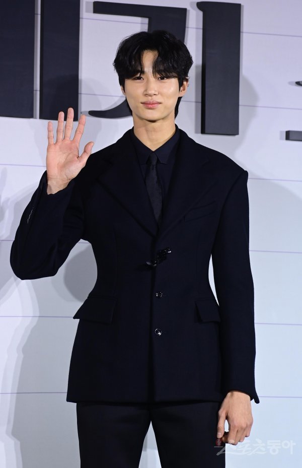 변우석 ‘심쿵하는 손인사’ [포토]｜스포츠동아