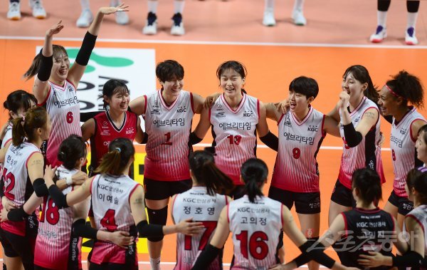 KGC인삼공사, GS에 승리하며 4위 도약 [포토]｜스포츠동아