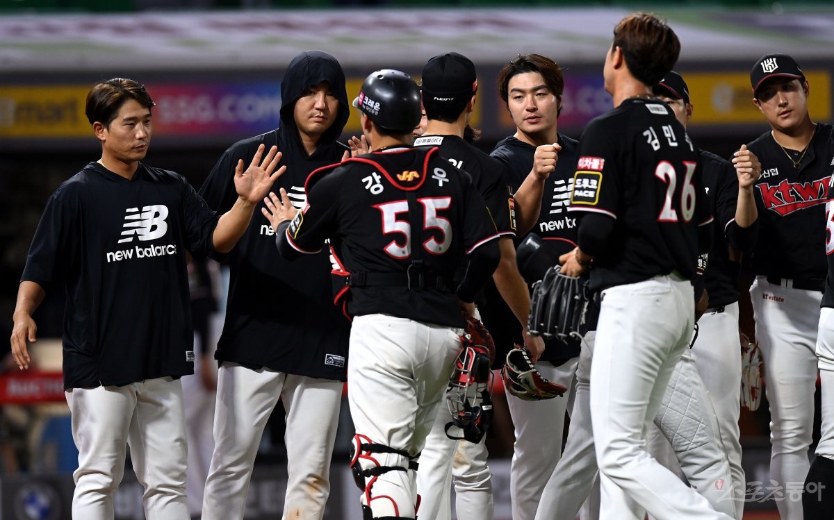 kt, SSG를 상대로 14-4 대승 거둬~ [포토]｜스포츠동아