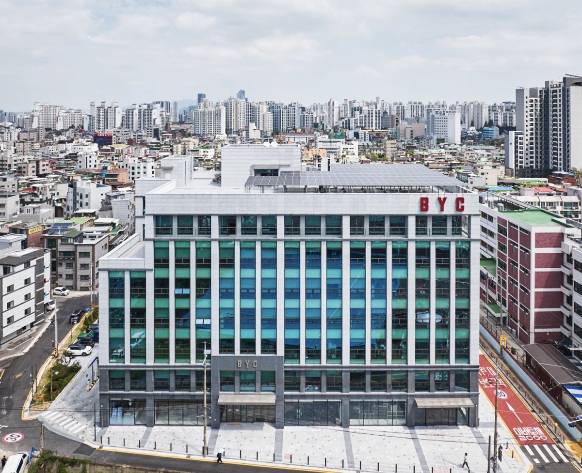 “77년 역사홍보관과 사사 마련” BYC, 본사 영등포 신사옥 이전｜스포츠동아