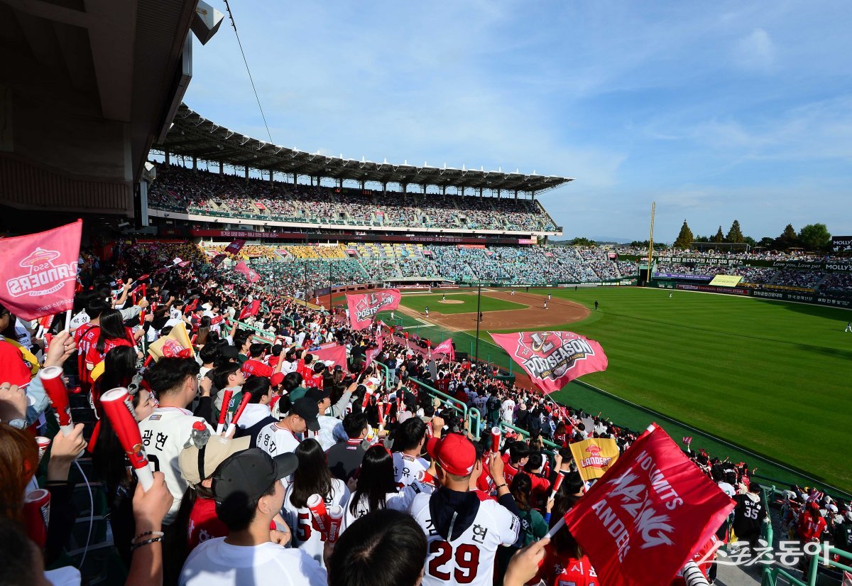 인천에서 시작된 SSG-NC의 준PO 1차전 [포토]｜스포츠동아