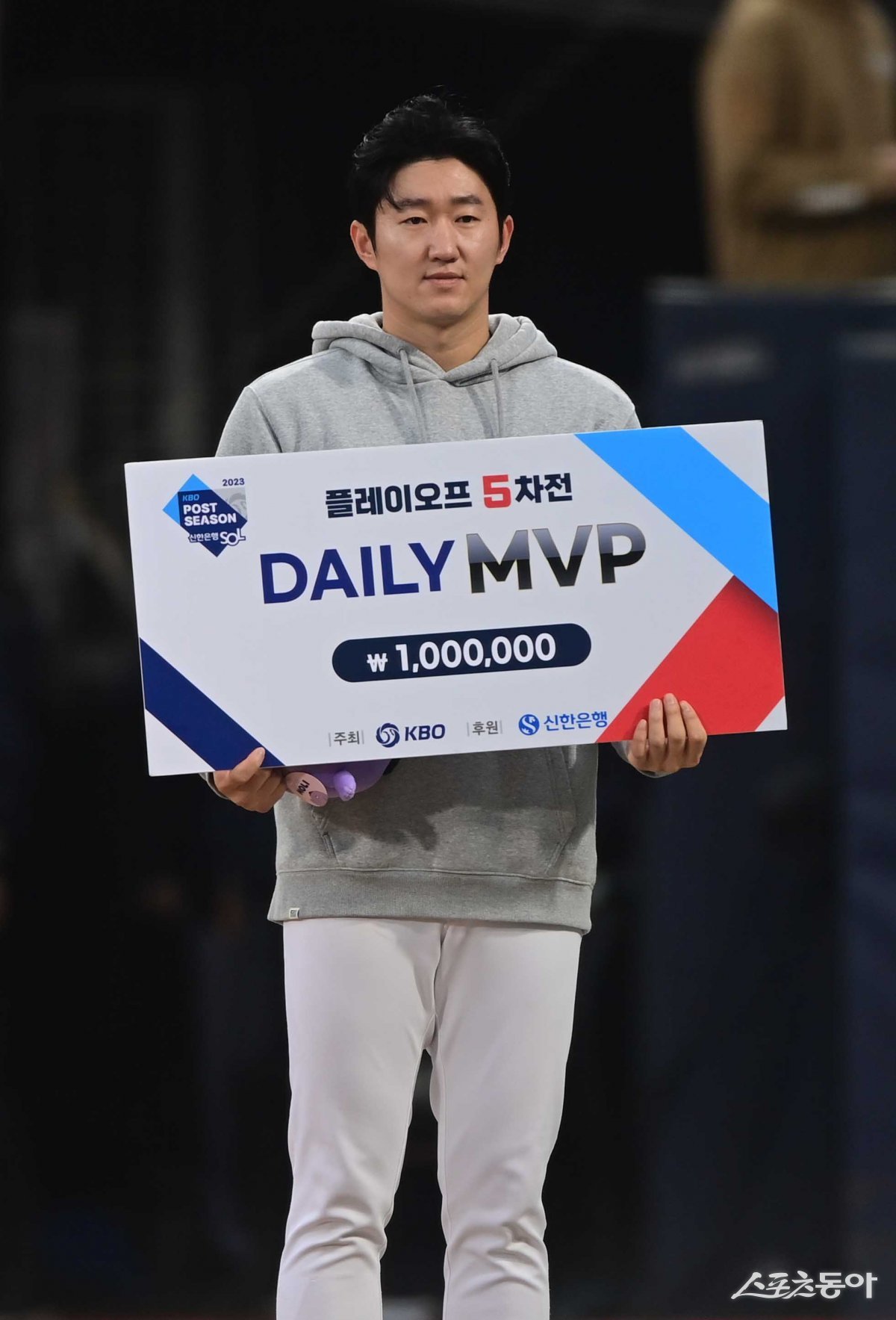 김민혁, 데일리 MVP [포토]｜스포츠동아
