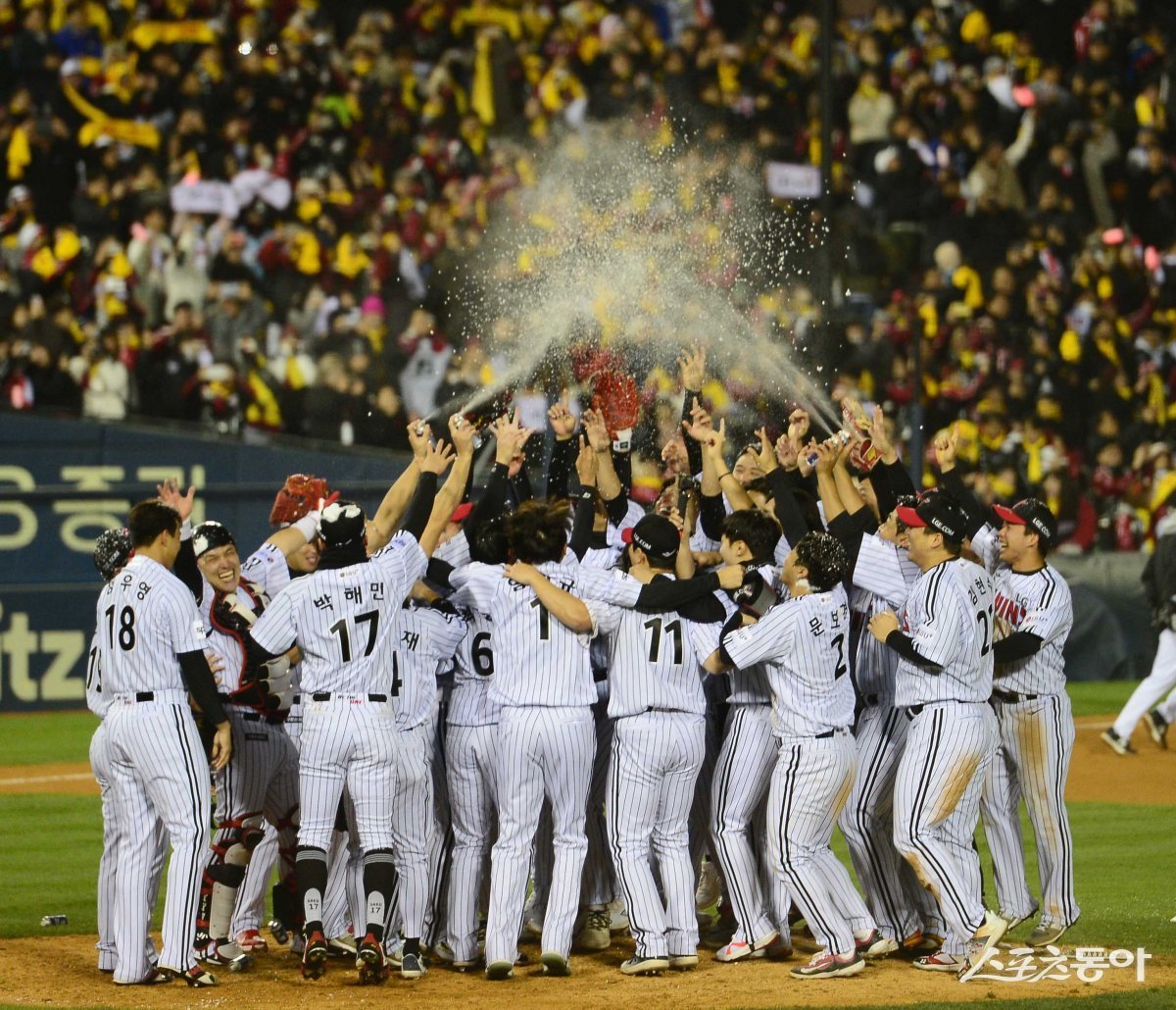 LG, 4승1패로 29년만의 KS 우승…KS MVP는 오지환｜스포츠동아