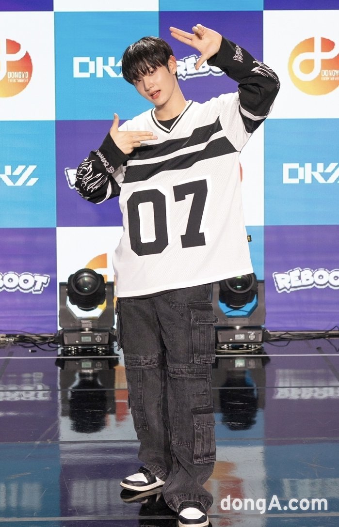 DKZ 기석, 시그니처 포즈로 매력발산 [DA포토]｜스포츠동아