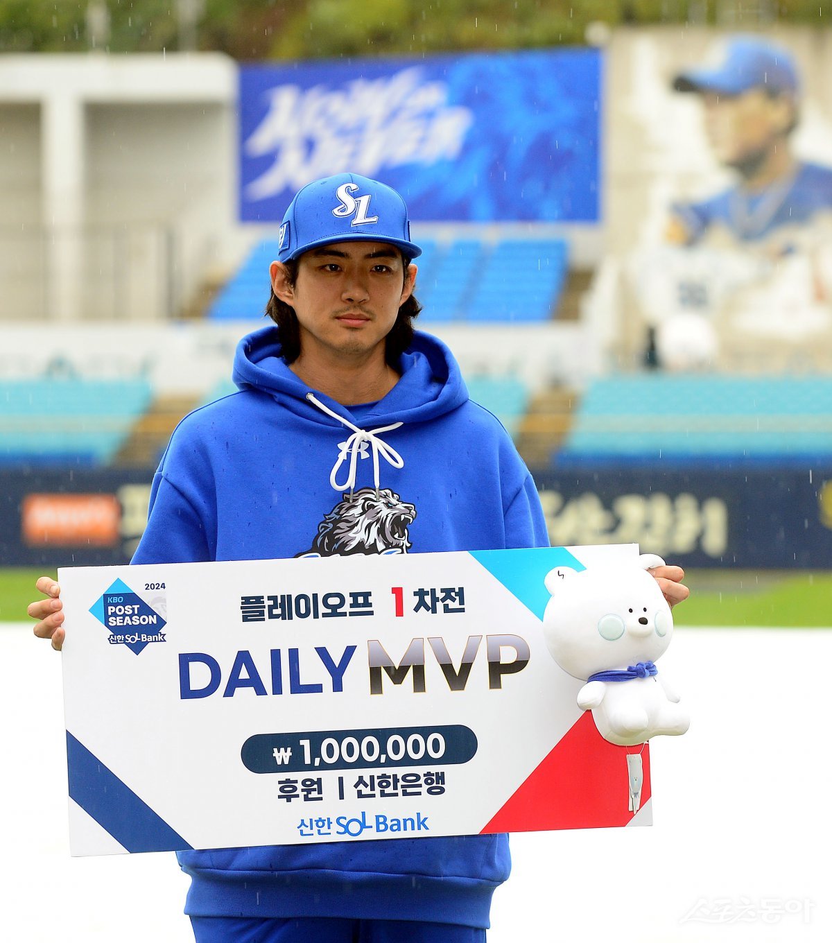 데일리MVP 구자욱 ‘두통으로 하루 늦은 시상식’ : MLBPARK