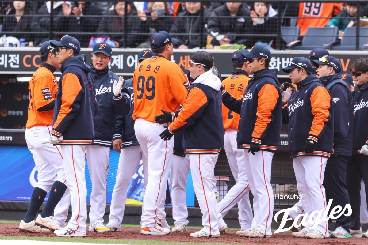 ‘방패야구’ 한화의 엇박자…선발 ERA 3.02-팀 타율 0.169의 부조화 : MLBPARK