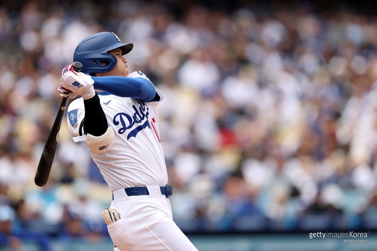 ‘대포 쾅쾅’ 오타니, 시즌 15호 대포 ‘ML 공동 선두로’ : MLBPARK