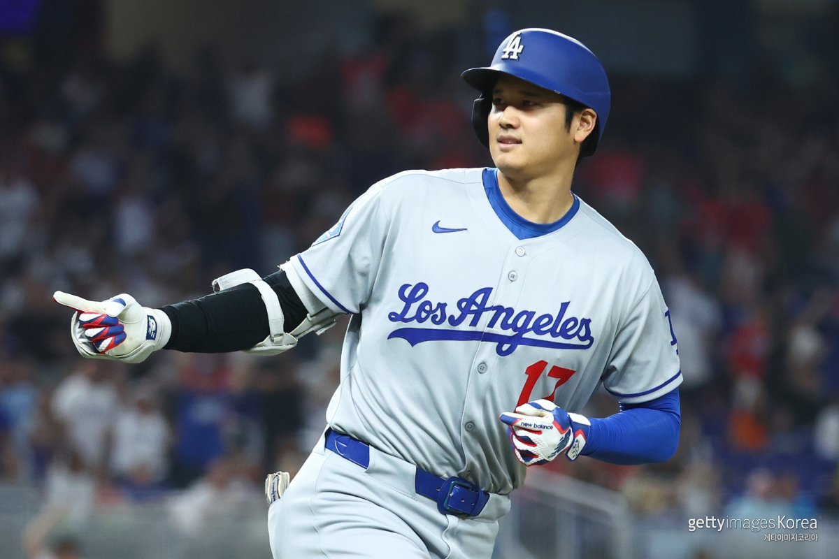 ‘투타 겸업’ 오타니, 156.1km 던지고 174.1km 대포 쾅 : MLBPARK