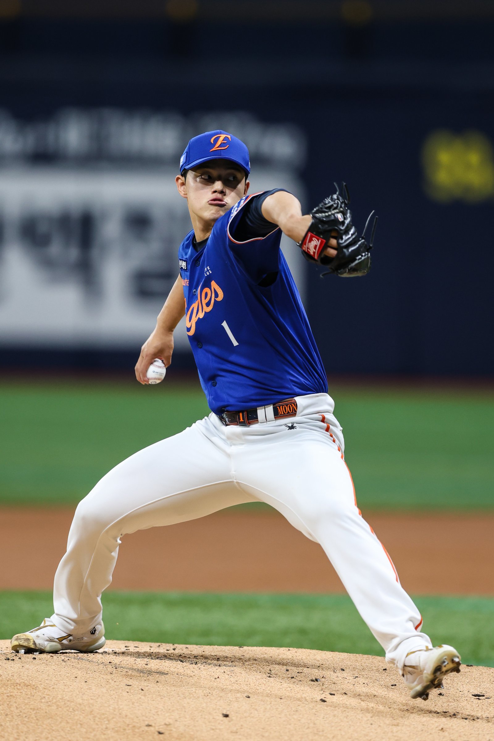 159㎞ 강속구 앞세워 7K 괴력투…한화 문동주, 풀타임 선발 3년 차에 10승 투수 등극 : MLBPARK