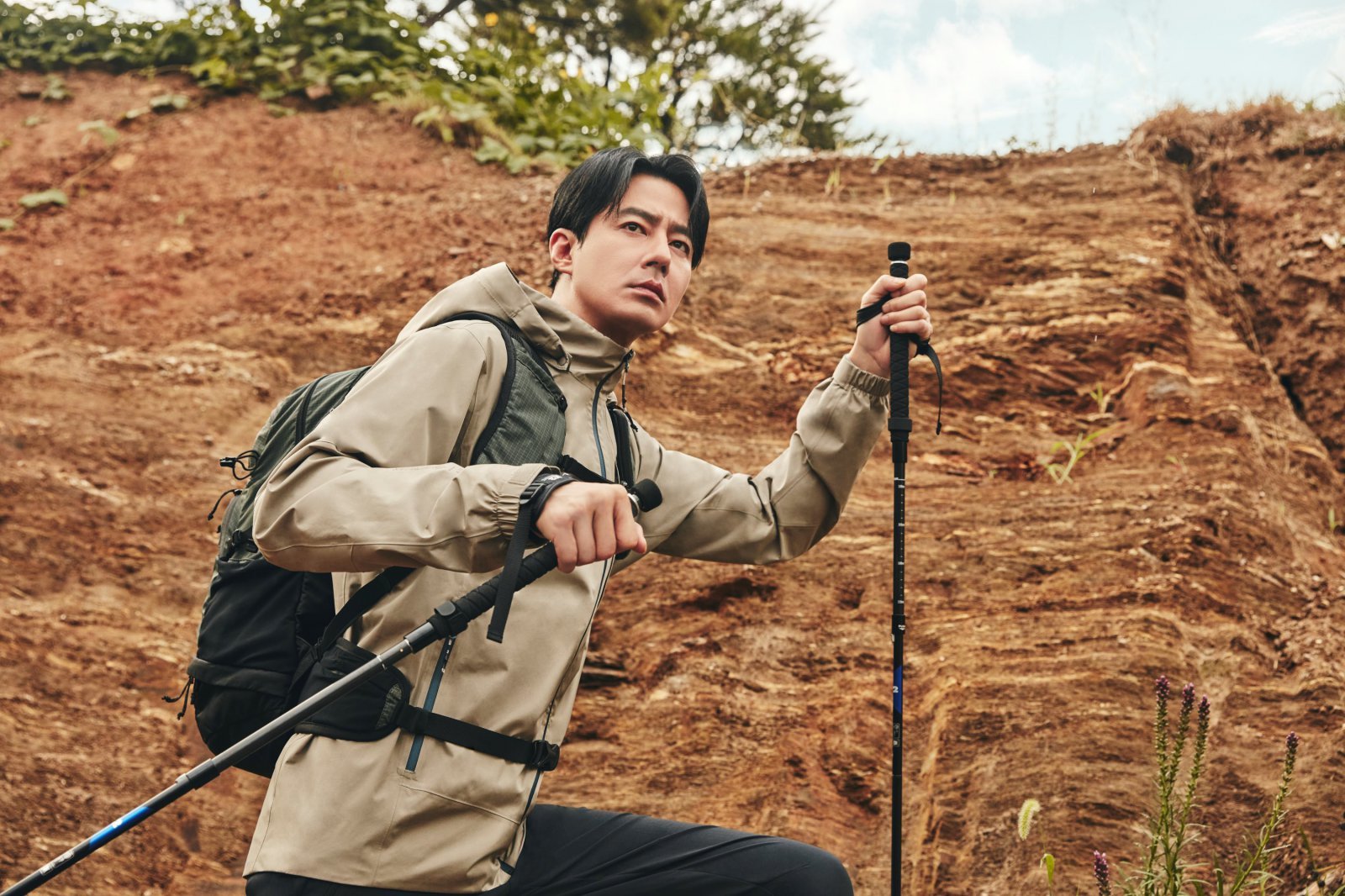 올겨울은 조인성처럼! K2, 2025 FW 아웃도어룩 완벽 해석｜스포츠동아
