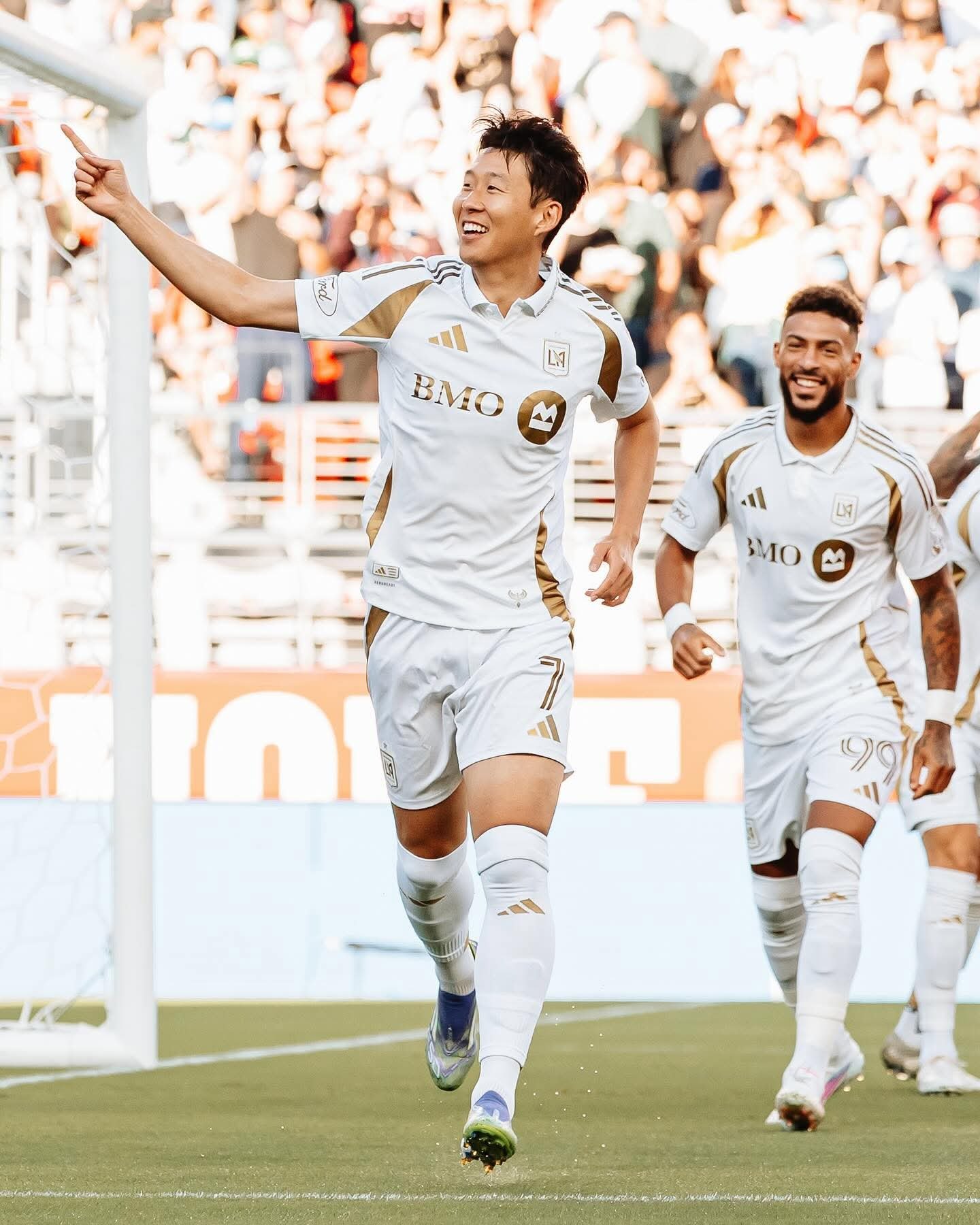 딱 52초 만에 찢어버린 손흥민, 2호골 폭발! 항상 감동하고 또 감동한 MLS 사무국은 “그저 당신은 빛”…LAFC 감독, “실력에 태도까지 놀라워”｜스포츠동아
